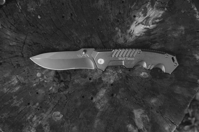 What is a Switchblade Knife: Learning the Mechanics and Legality