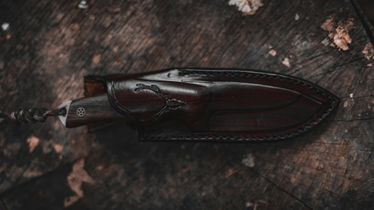 How to Carry a Fixed Blade Knife: Safe and Secure Tips